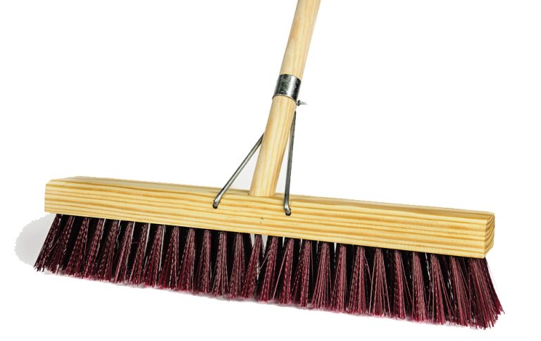 PLATFORM BROOMS - STANDARD / METAL STAYS | ML Trading